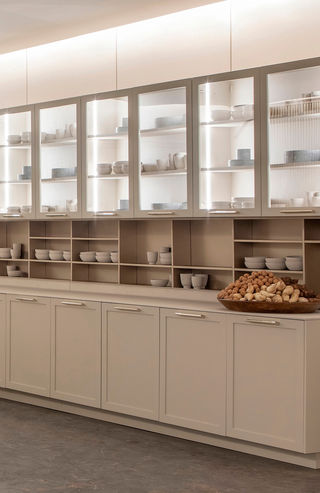 Exclusive opening system that works through motion sensors, revealing accessories, utensils and ...